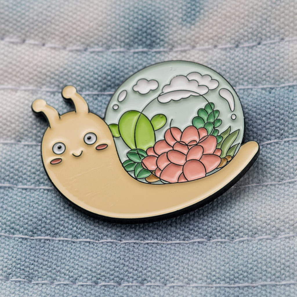 Terrarium Snail Pin – Arctic Buffalo